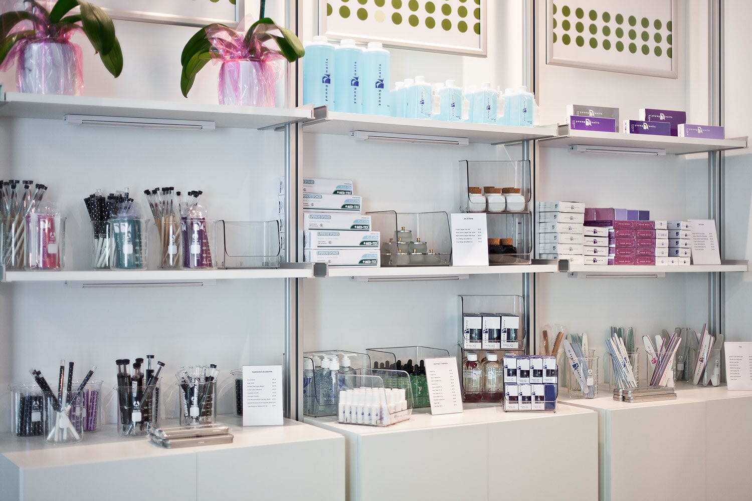 Retail Display Shelving – RAD Series – Modern Shelving