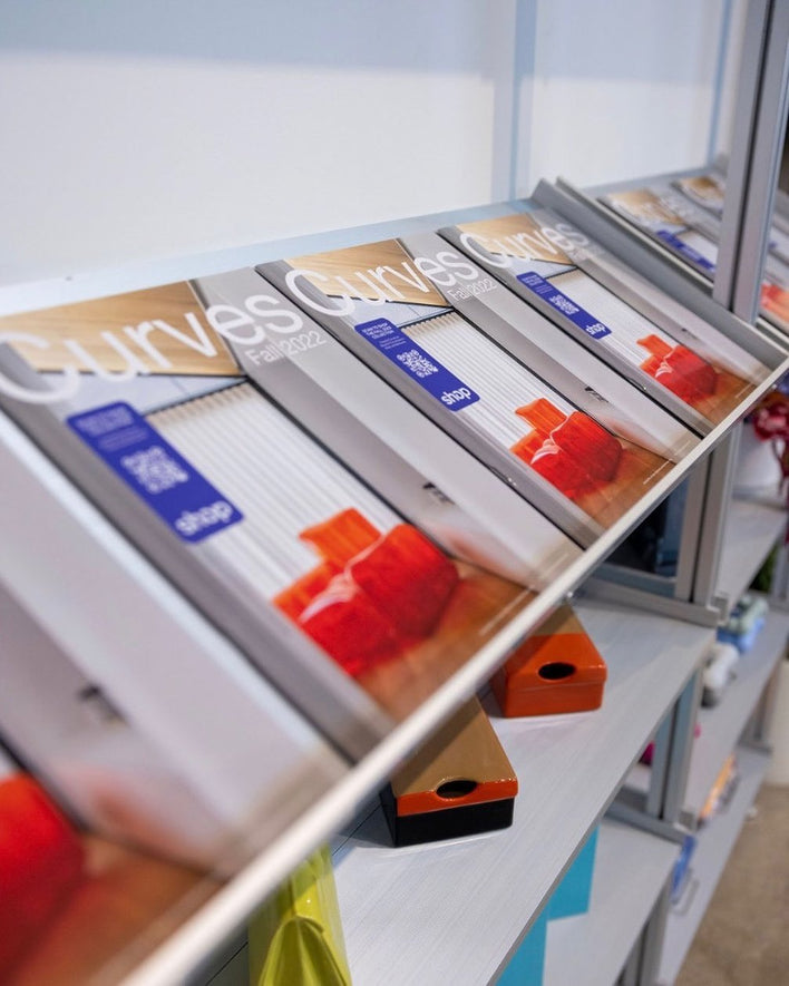 Fitness Retail Display – Modern Shelving