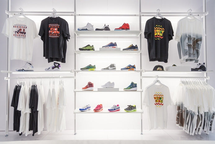 Fitness Retail Display – Modern Shelving